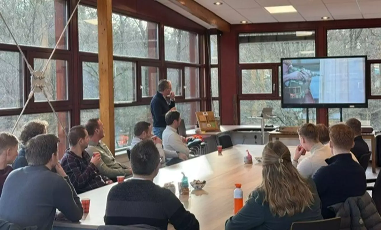 Kop voor 2025 eraf! 'Bedrijfsovernames' centraal bij eerste bijeenkomst JBN