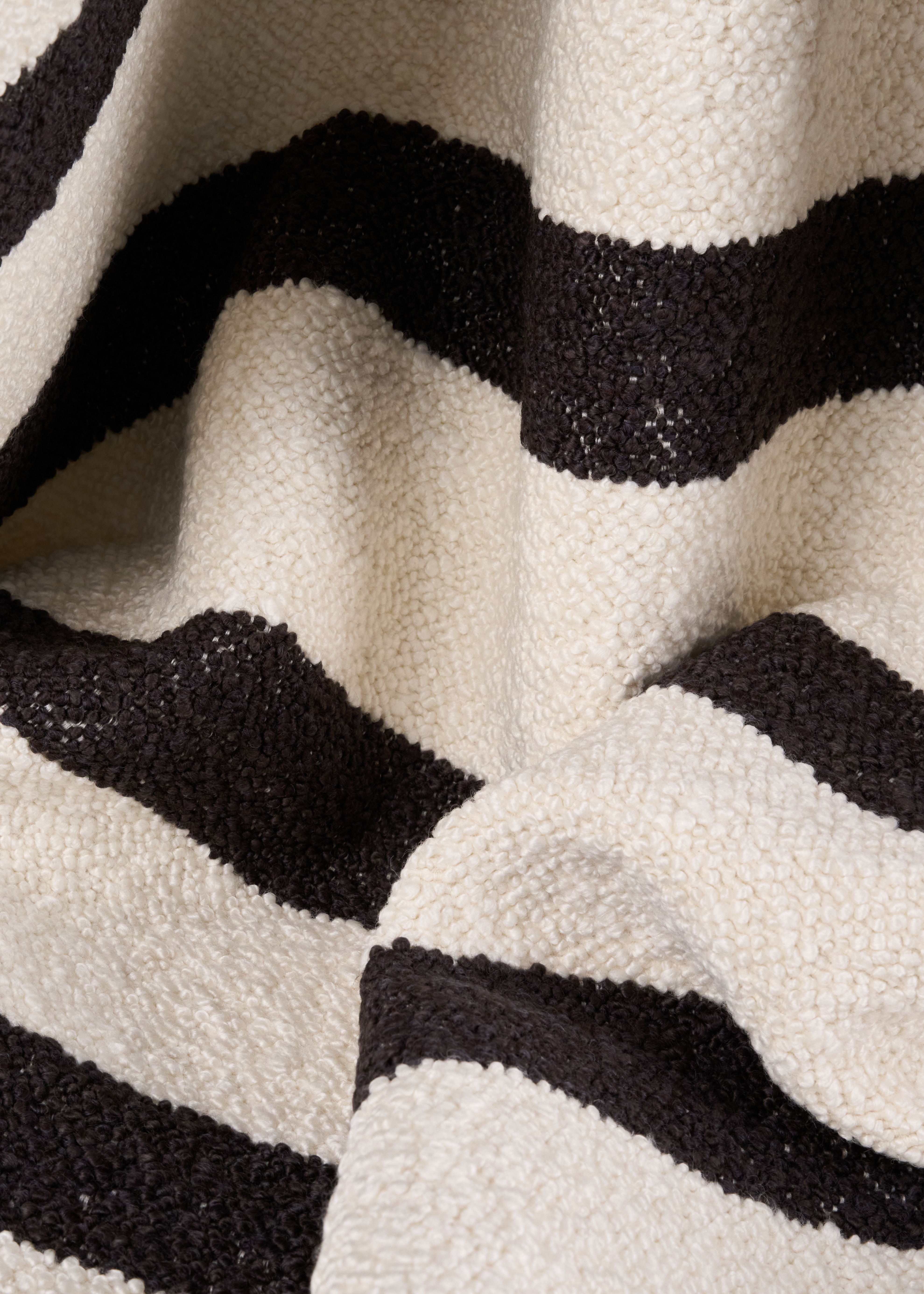 Karakorum Stripe, Dedar (Black/White, Standard)
