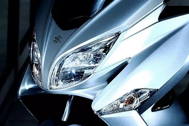 Suzuki Burgman 400cc Scooter | Suzuki Bikes UK