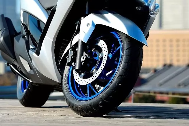 Suzuki Burgman 400cc Scooter | Suzuki Bikes UK