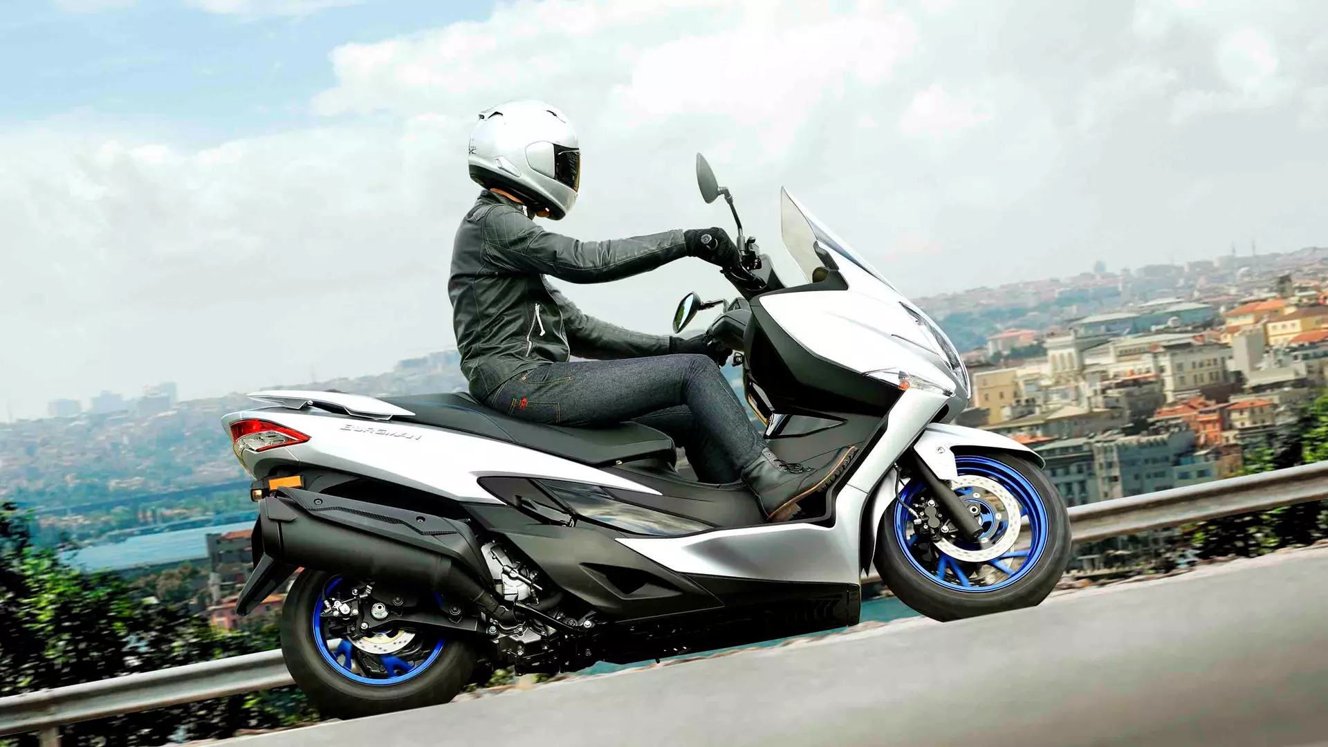 Suzuki Burgman 400cc Scooter | Suzuki Bikes UK